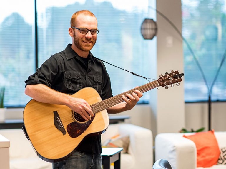 3 career options for aspiring guitarists - RCR Education